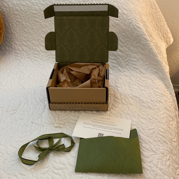 Gucci | Party Supplies | Gucci Iconic Green Shipping Gift Box W Ribbon ...